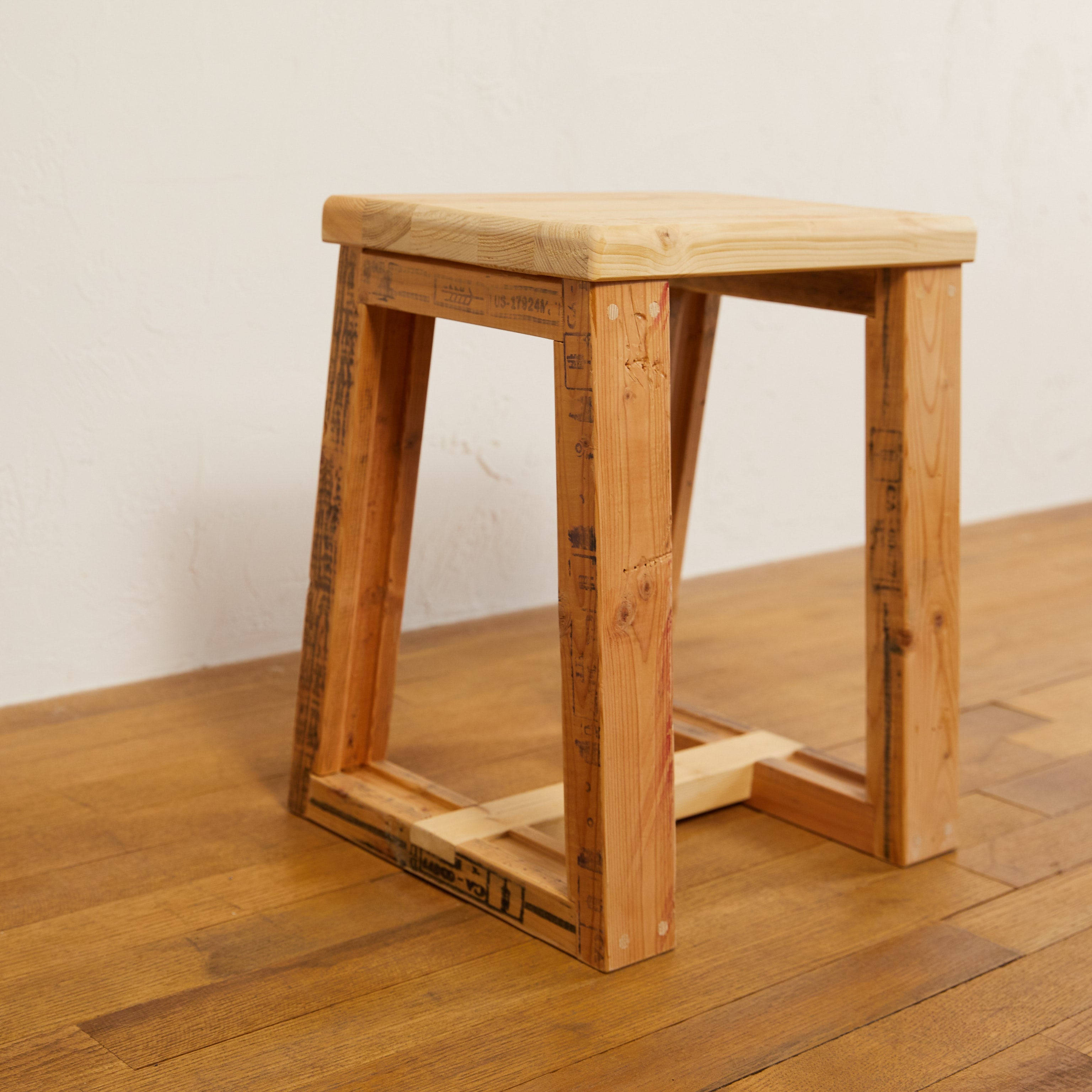 PALLET MATERIALS STOOL | T-PLASTER ONLINE STORE